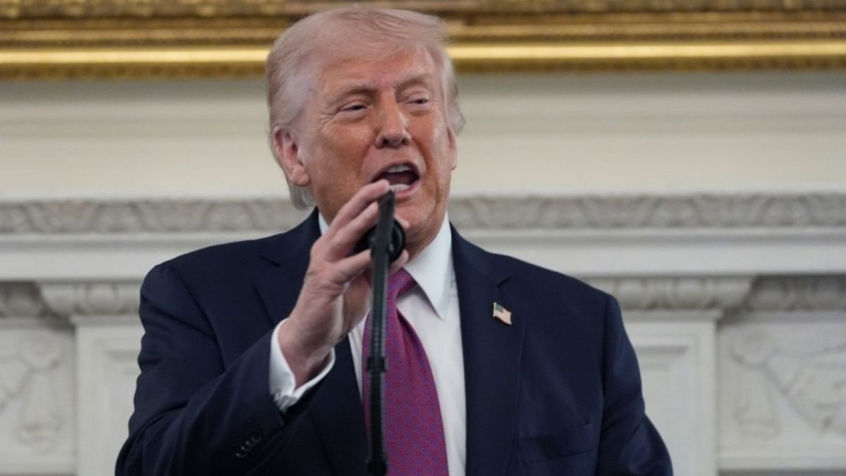 'Completely lost it': Trump goes blank mid-speech and never finds his ...